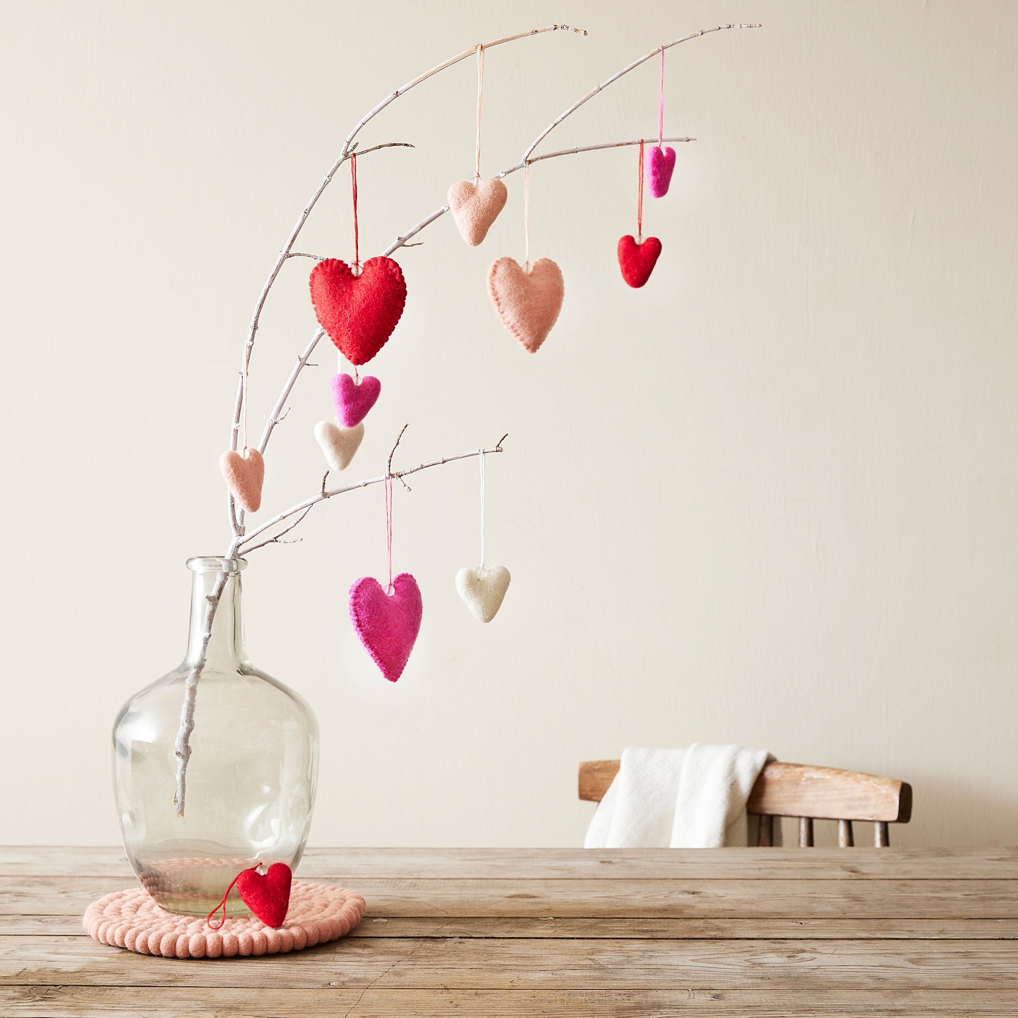 RATISH Mini Felt Heart Hanging Decoration – AURA QUE